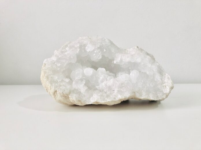 How to Tell if Clear Quartz is Real or Fake in 7 Easy Ways ...