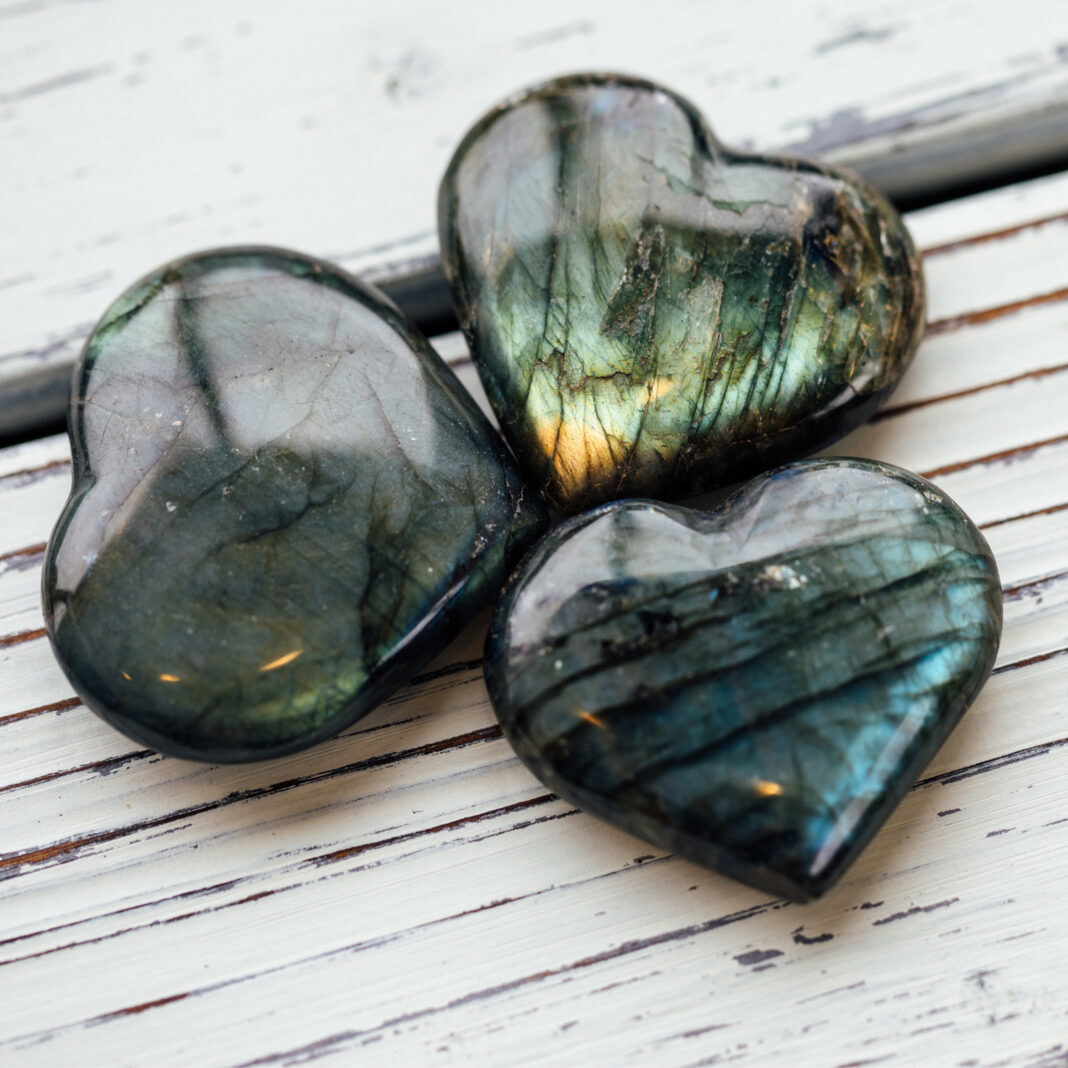 How to Tell if Labradorite is Real or Fake in 7 Easy Ways - Neocrystals ...