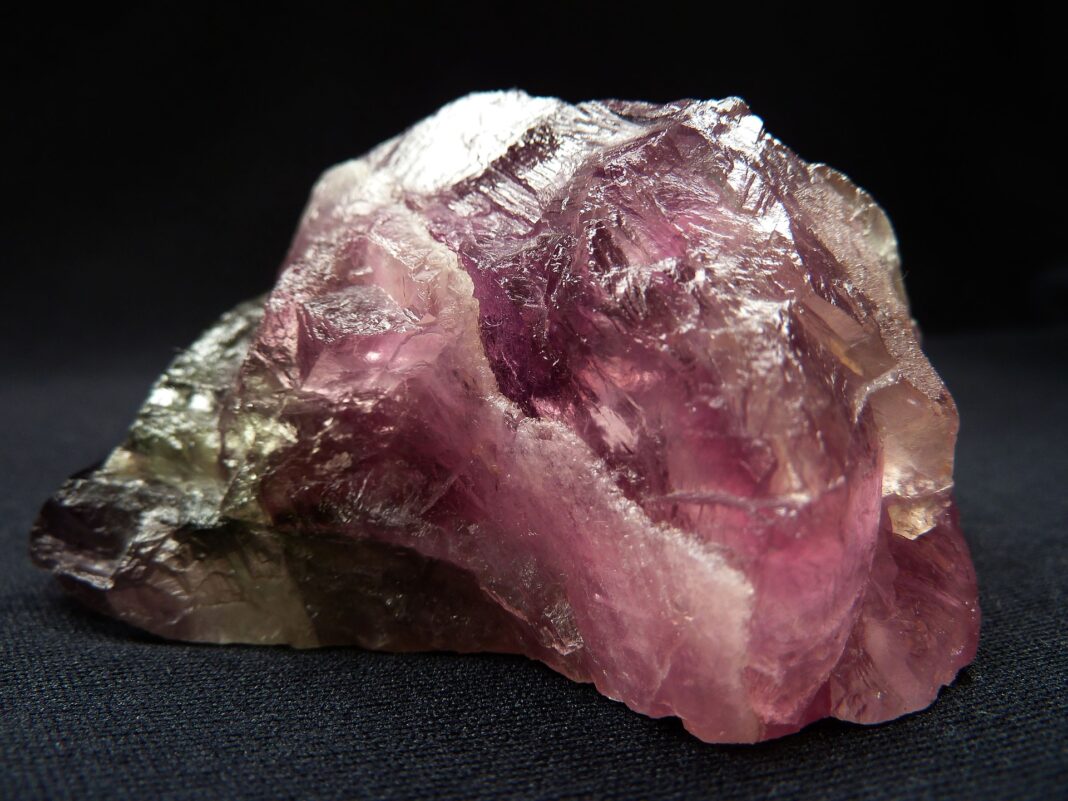 How to Tell if Fluorite is Real or Fake in 7 Easy Ways - Neocrystals ...