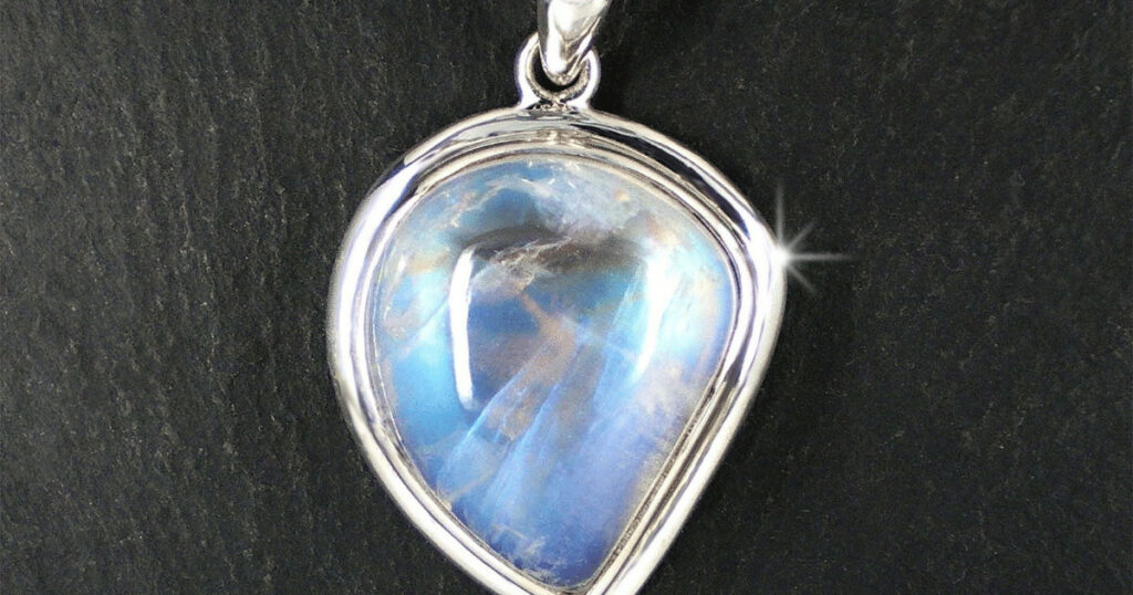 5 Astonishing Benefits of Moonstone crystal