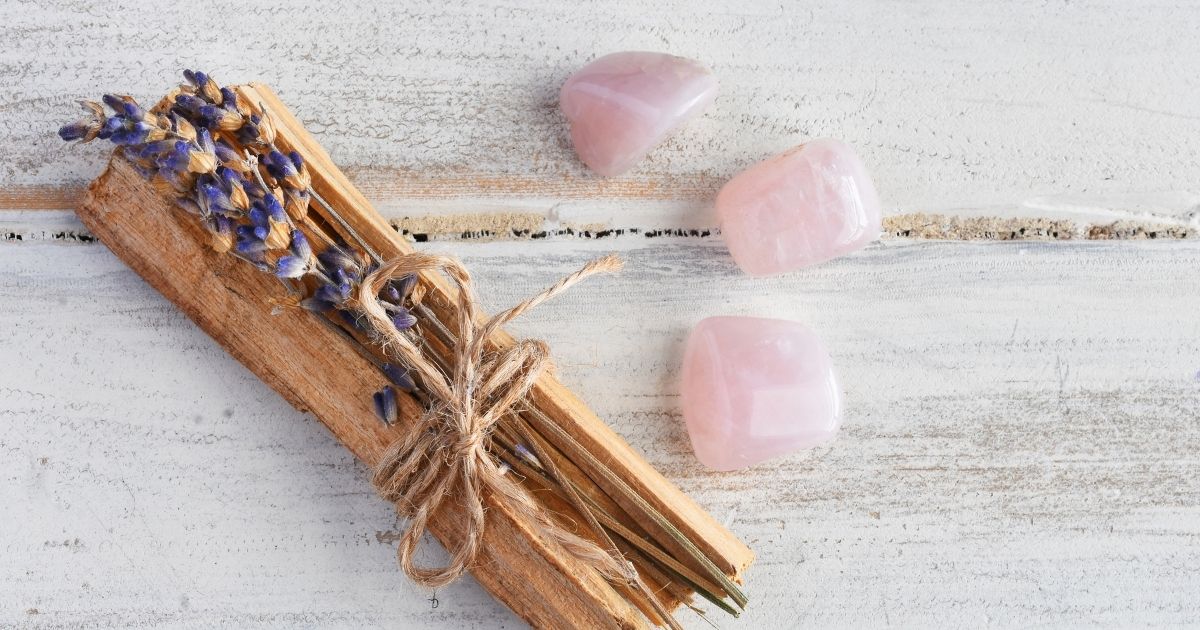 4 Amazing Benefits of Rose Quartz Birthstone