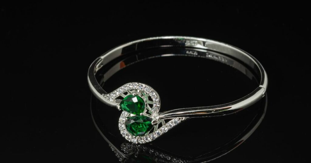 Chrysoprase Crystal Meaning: Healing Properties, Benefits and Uses