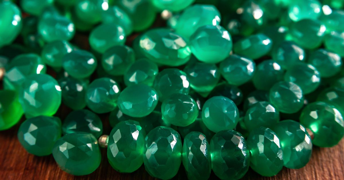 Chrysoprase Crystal Meaning: Healing Properties, Benefits and Uses