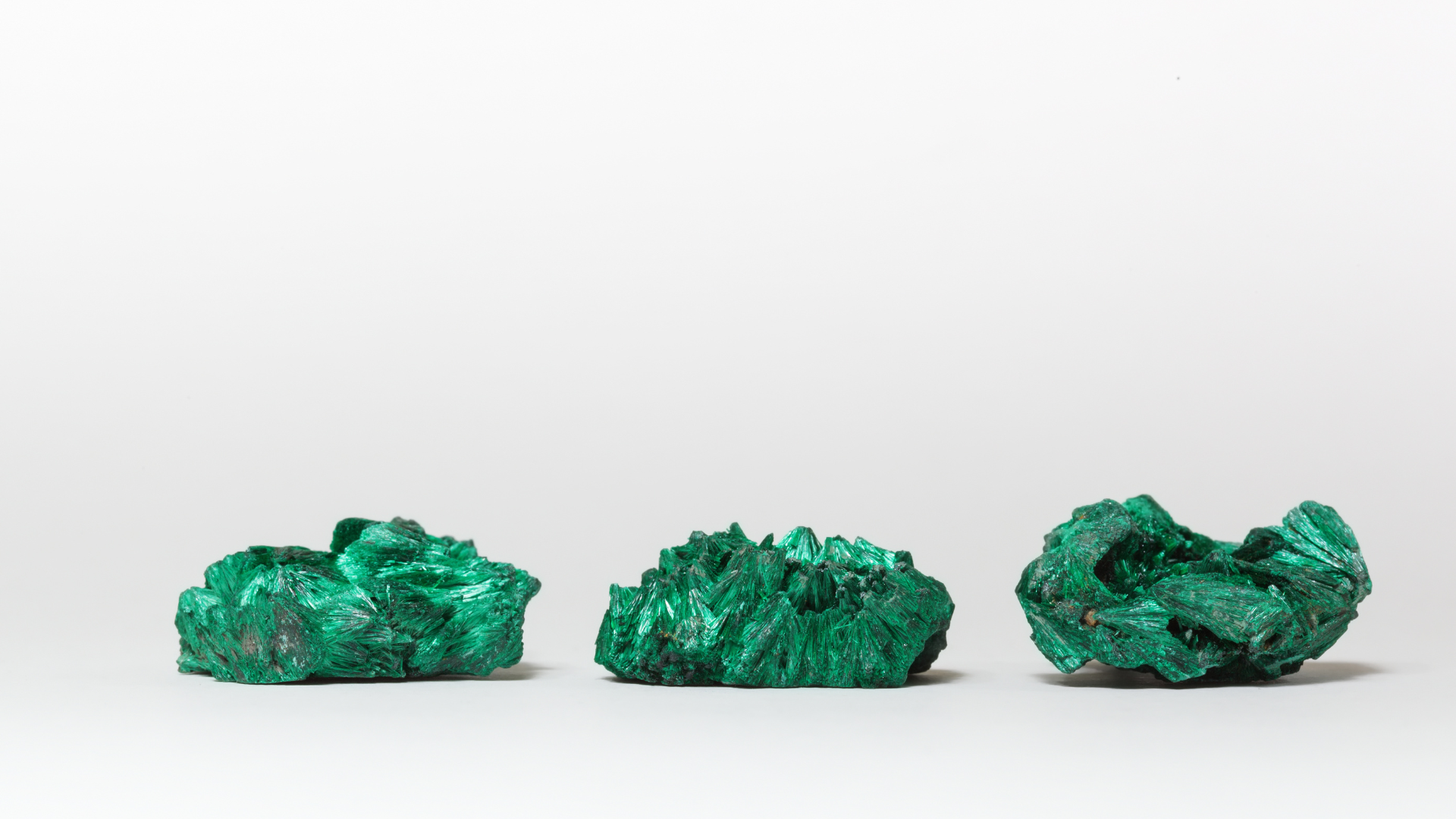 Malachite Crystal Meaning: Healing Properties, Benefits and Uses