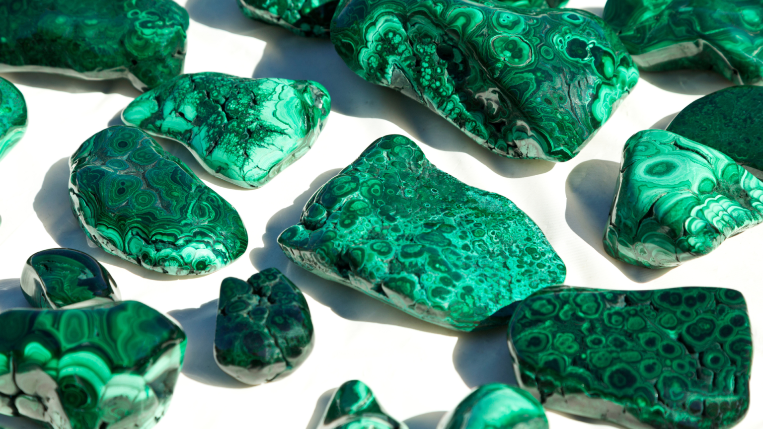 Malachite Crystal Meaning: Healing Properties, Benefits and Uses