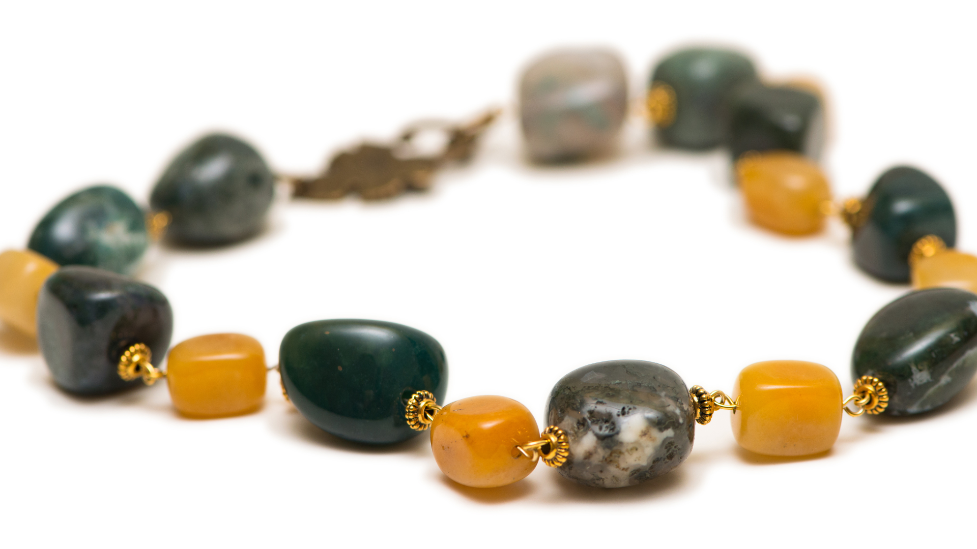 Malachite Crystal Meaning: Healing Properties, Benefits and Uses