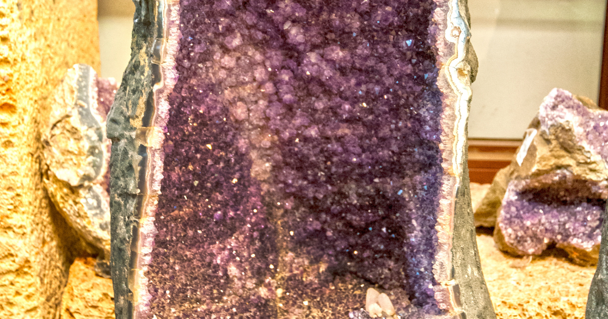 Purple Agate Meaning: Healing Properties, Benefits and Uses