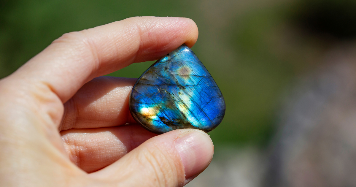 Purple Labradorite Meaning: Healing Properties, Benefits and Uses