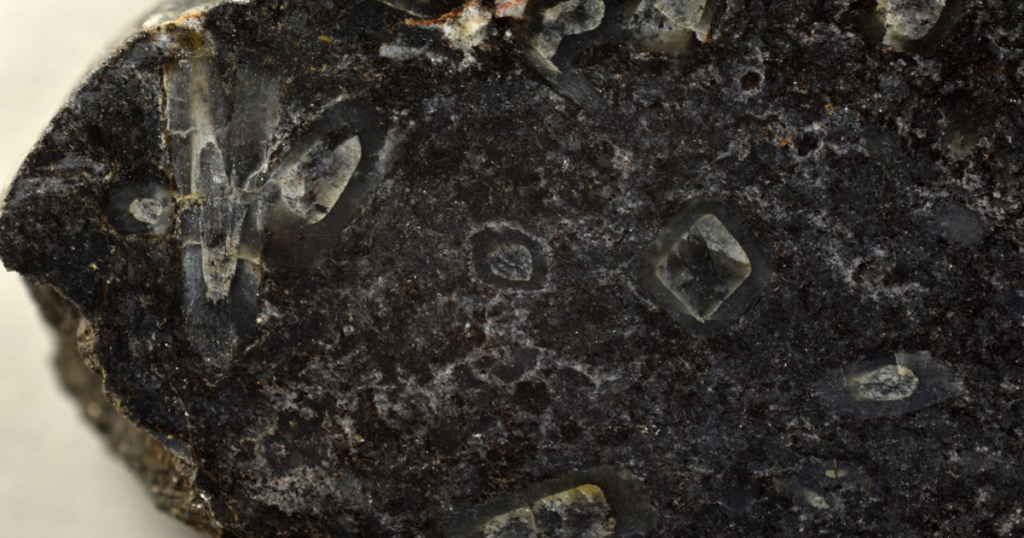 Sillimanite Meaning: Healing Properties, Benefits and Uses