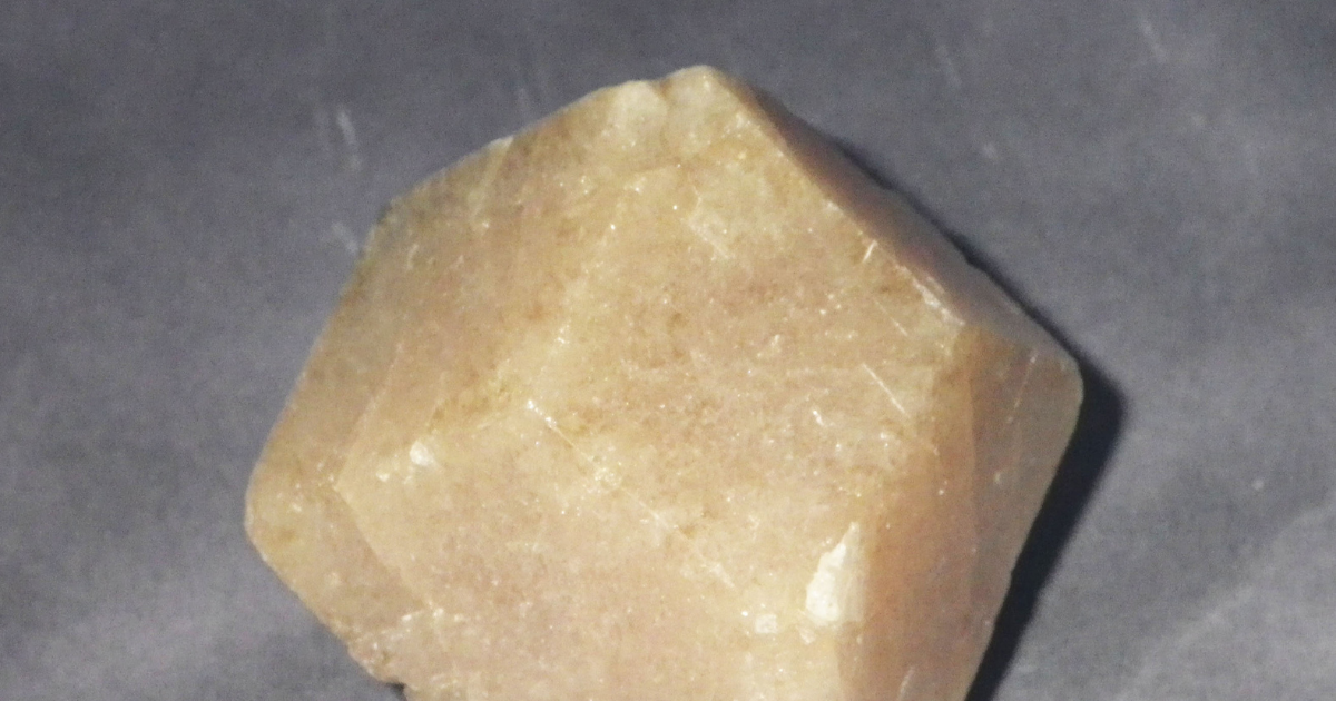Grossular Garnet Meaning: Healing Properties, Benefits and Uses
